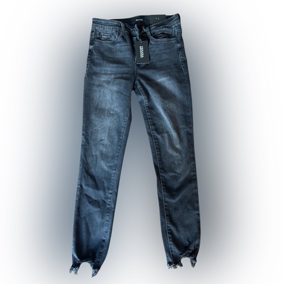 Zenana Outfitters | Jeans | Nwt Zenana Black Five Button Shark Bite ...